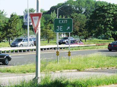 Klein asks review of Hutch off-ramp signage – Bronx Times