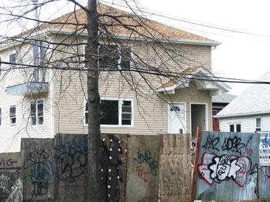 Unsold Locust Point eyesore targeted by vandals – Bronx Times