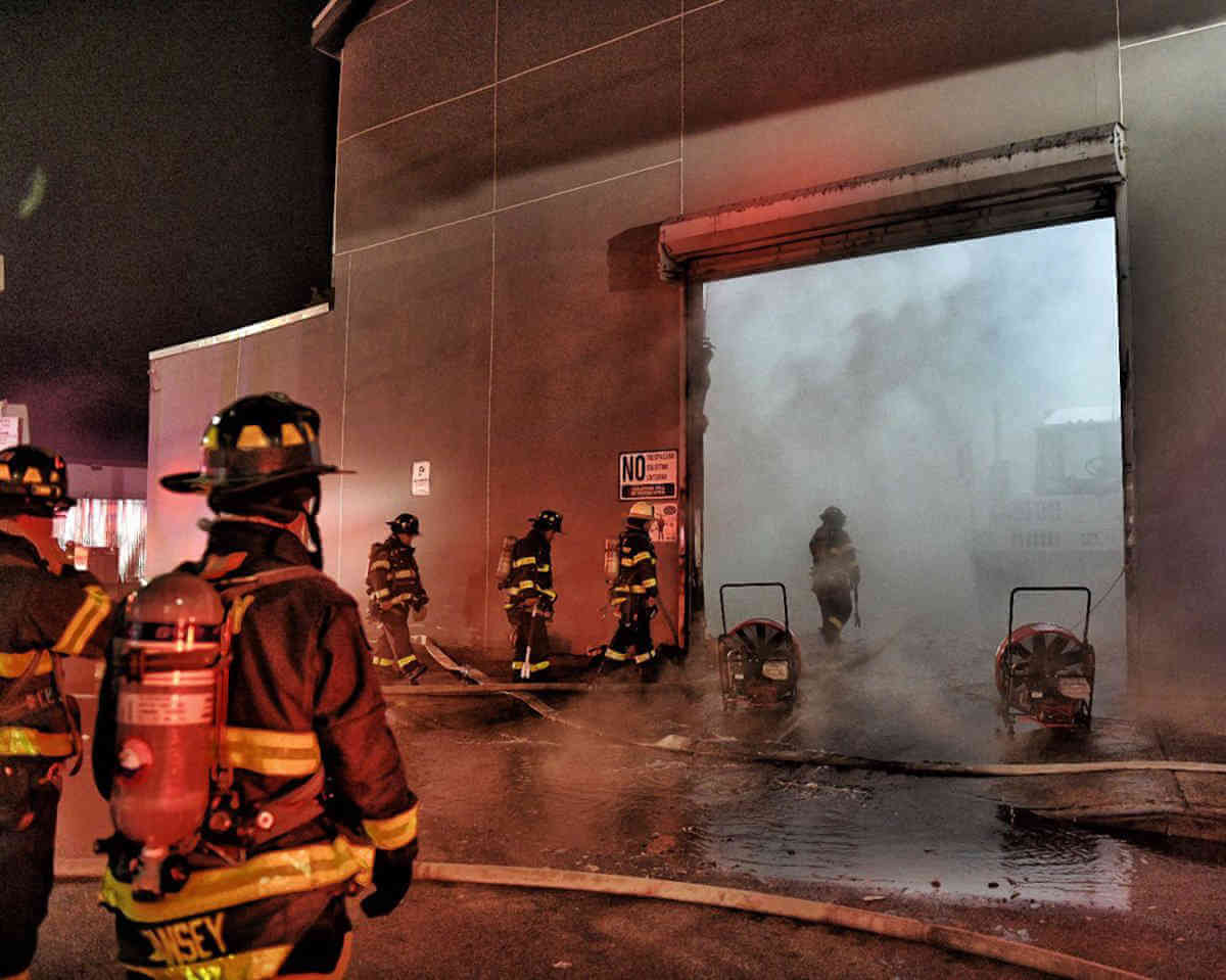3-alarm fire in a Port Morris recycling warehouse injures 5 – Bronx Times