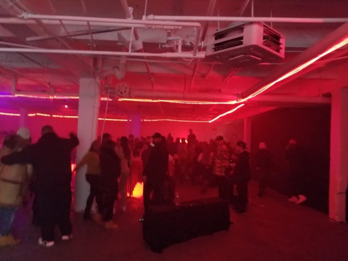 Busted! Sheriffs break up massive warehouse fight club with over 200 ...