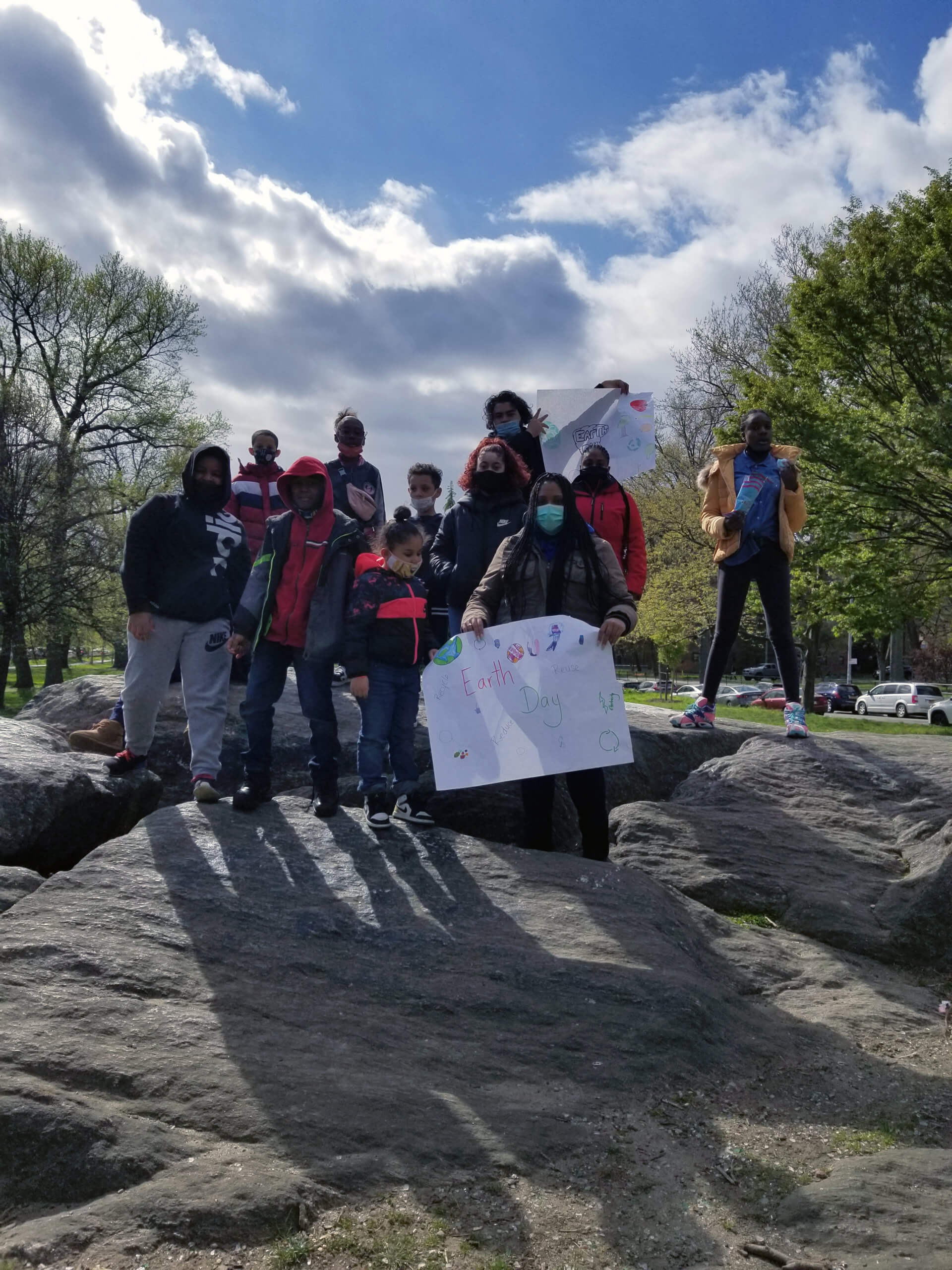 Friends of Pelham Parkway hold Earth Day walk – Bronx Times