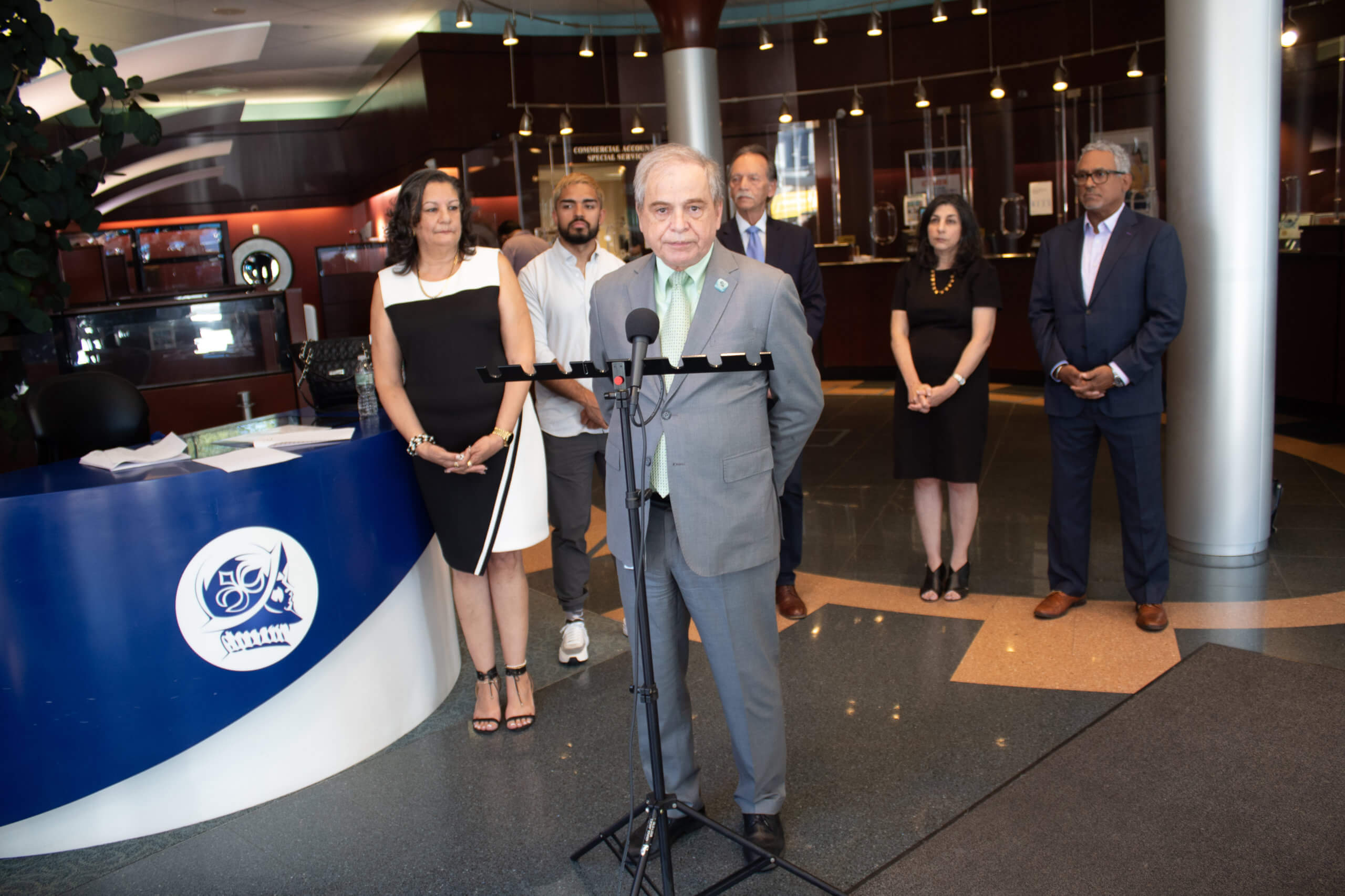 Ponce Bank receives $1.8M in federal relief money for small businesses ...