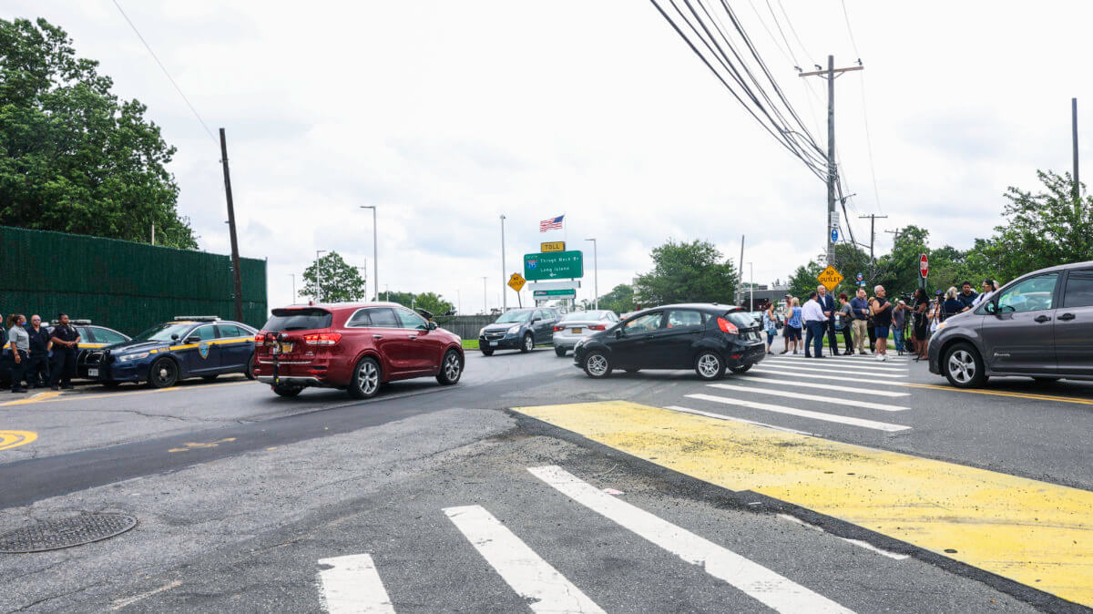 Locust Point residents petition to close busy expressway entrance ...