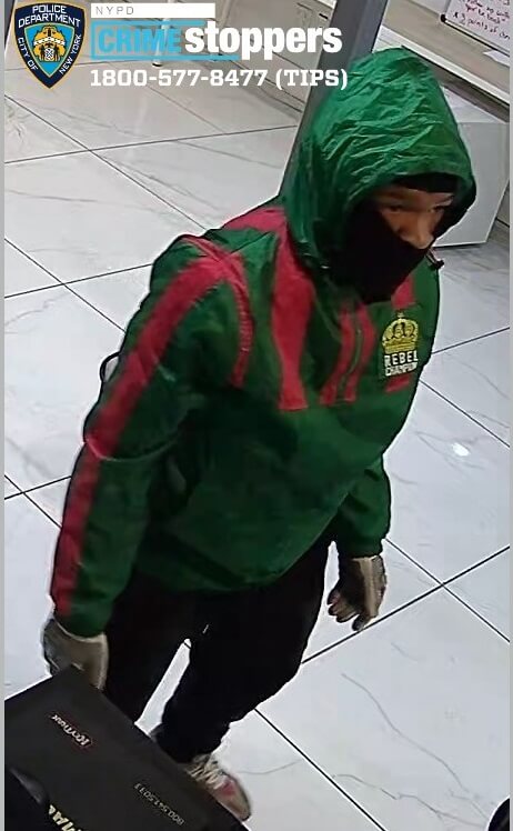 6 men steal car keys from used car dealership – Bronx Times