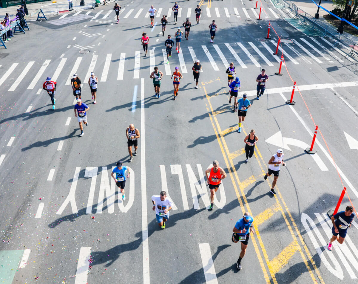 PHOTOS: NYC Marathon runners fly through the Bronx – Bronx Times