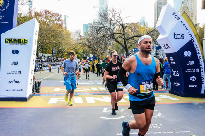 PHOTOS: NYC Marathon runners fly through the Bronx – Bronx Times
