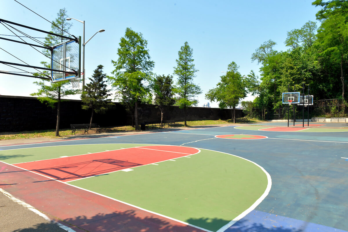 NYC Parks upgrades Fordham Landing basketball courts with new ...