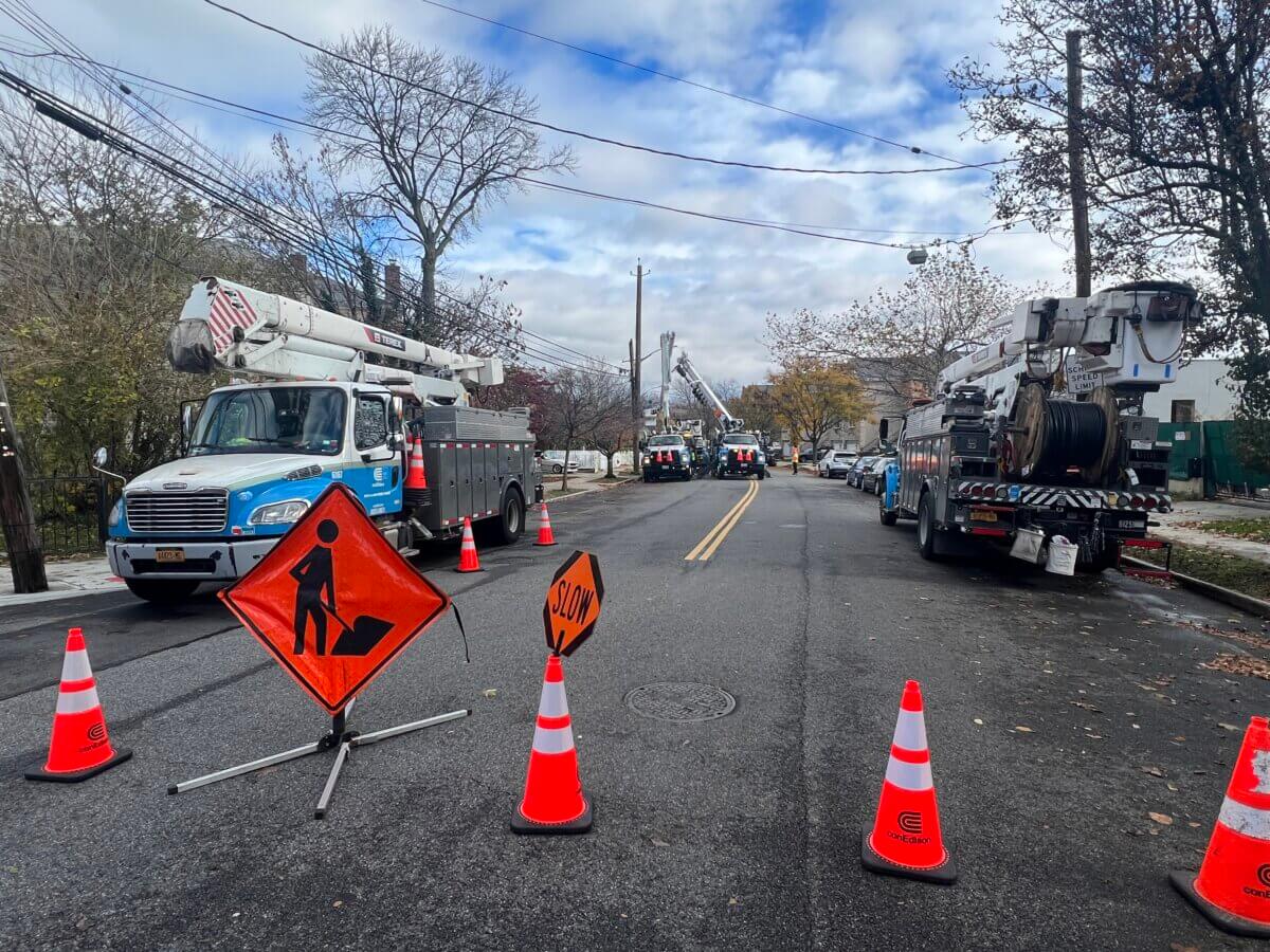 Utility pole collapses on Schurz Avenue; more than 700 customers suffer ...