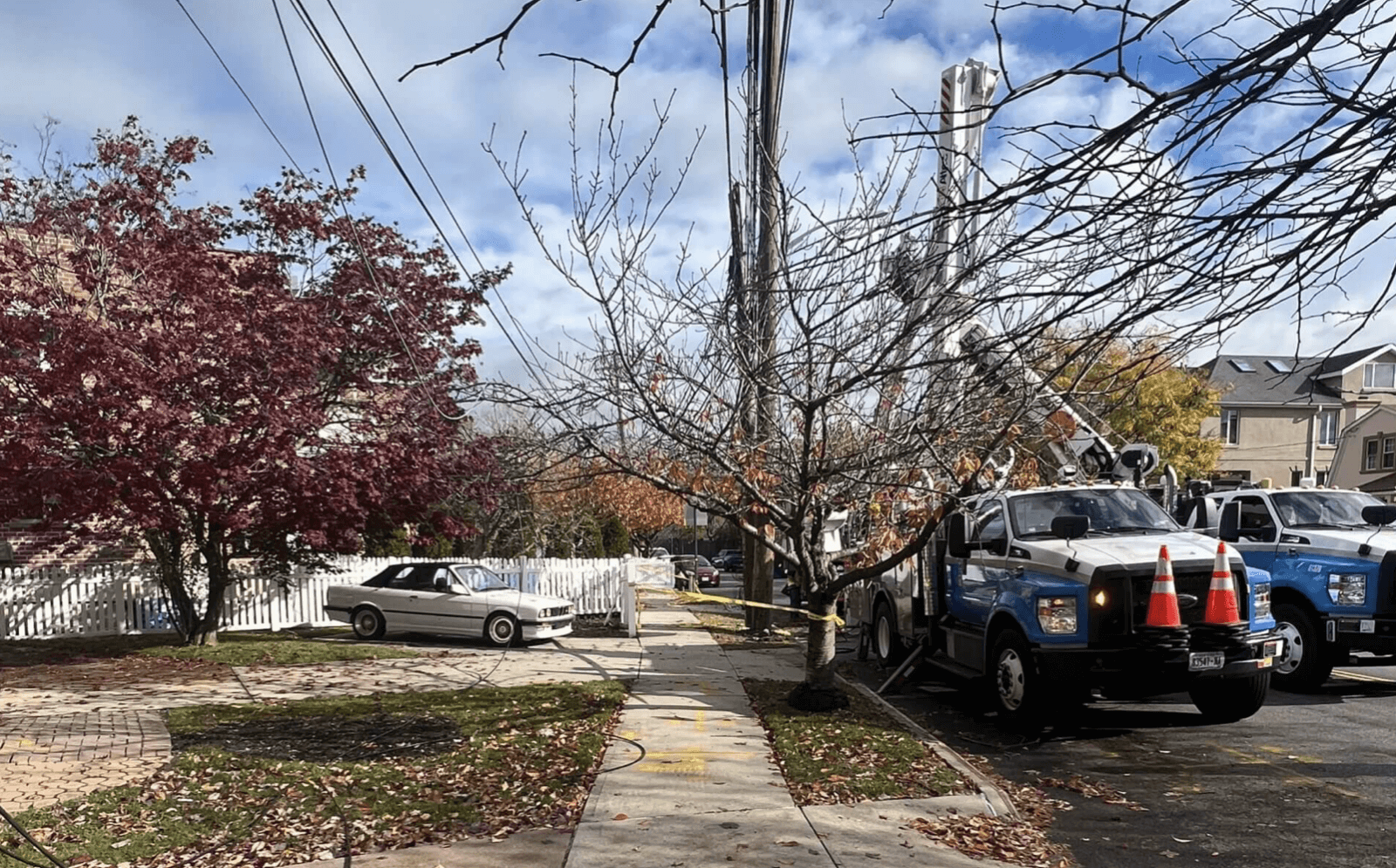 Utility pole collapses on Schurz Avenue; more than 700 customers suffer ...