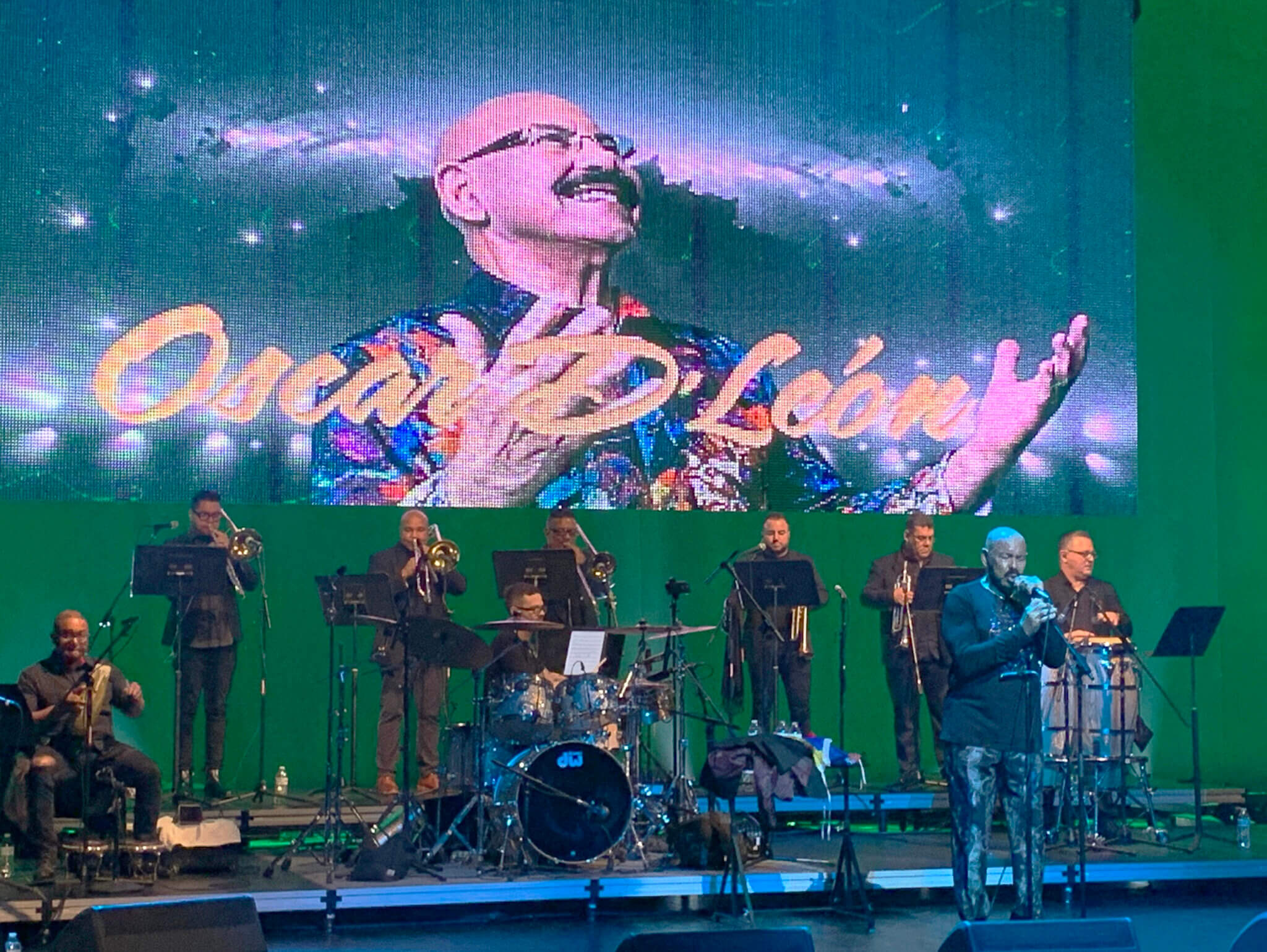 Salsa legend, Oscar D’León, still has the moves in high-powered Lehman ...