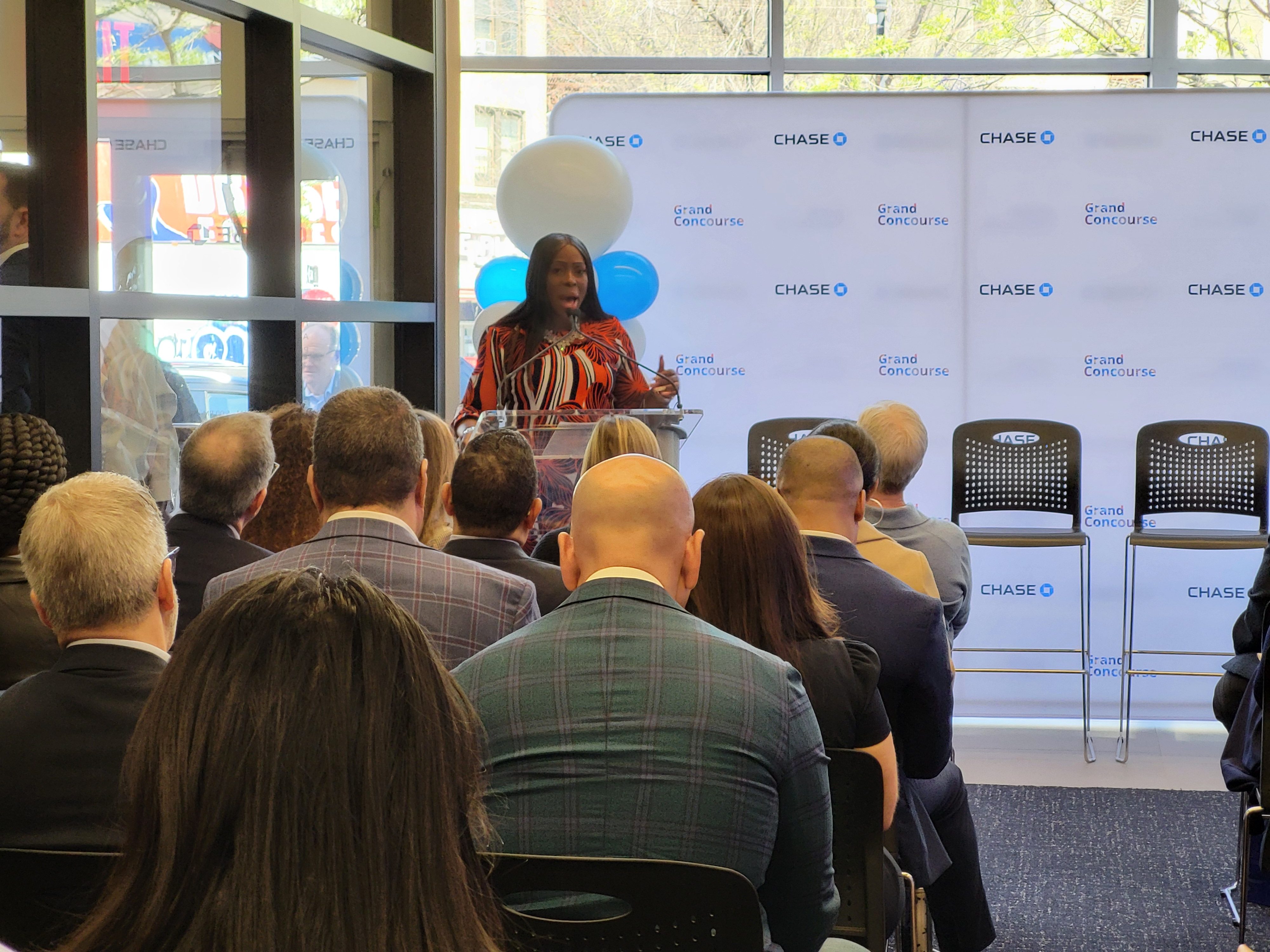 ‘Not your father’s bank’: Chase Community Center Branch opens on East ...