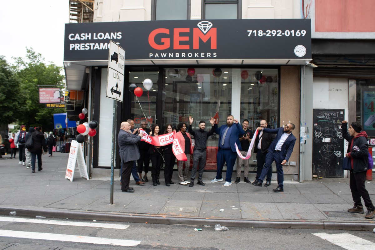 Gem Pawnbrokers cuts the ribbon at new South Bronx location – Bronx Times