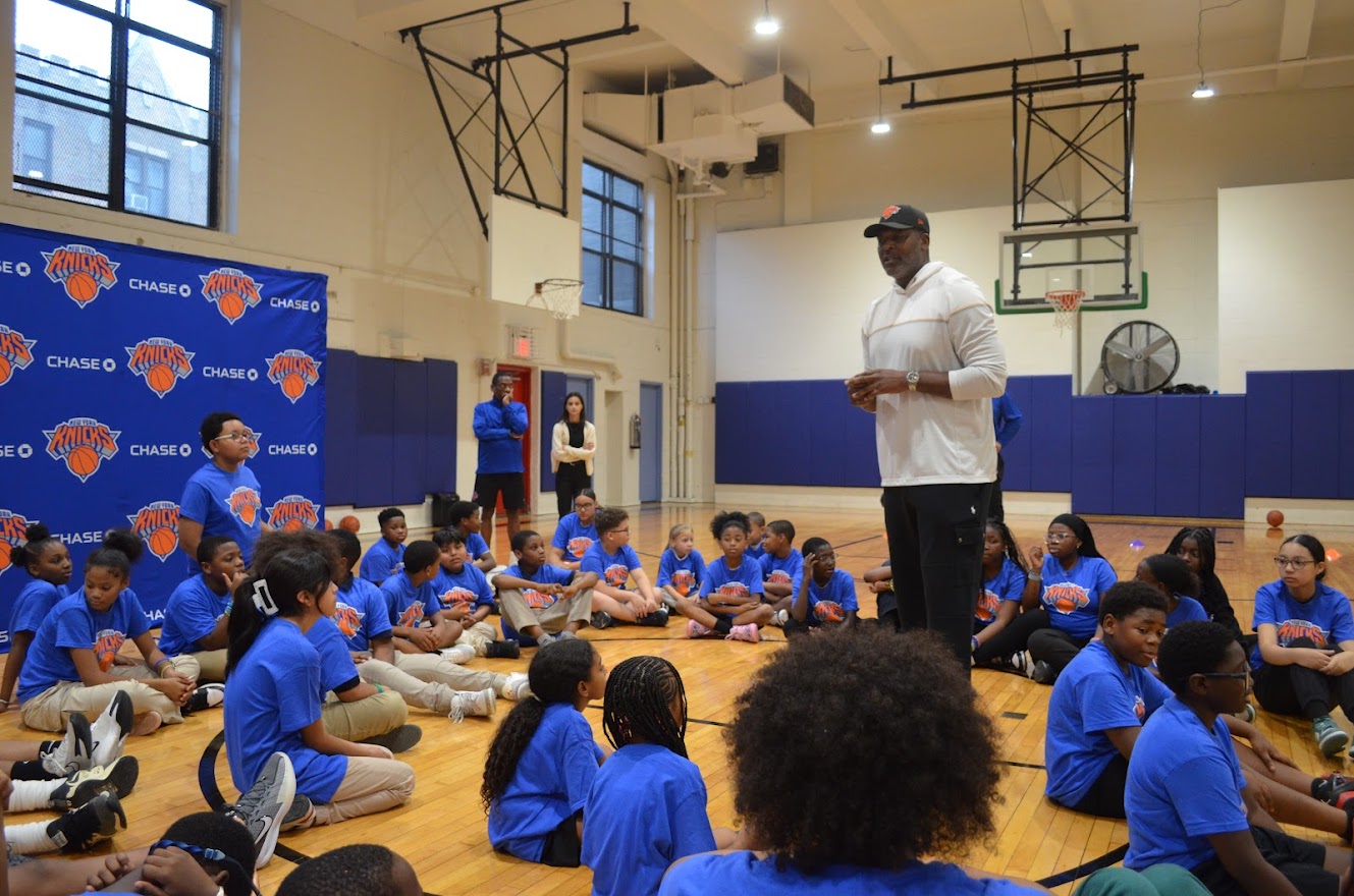 Knicks legend Larry Johnson inspires Bronx youth at Jr. Knicks clinic ...