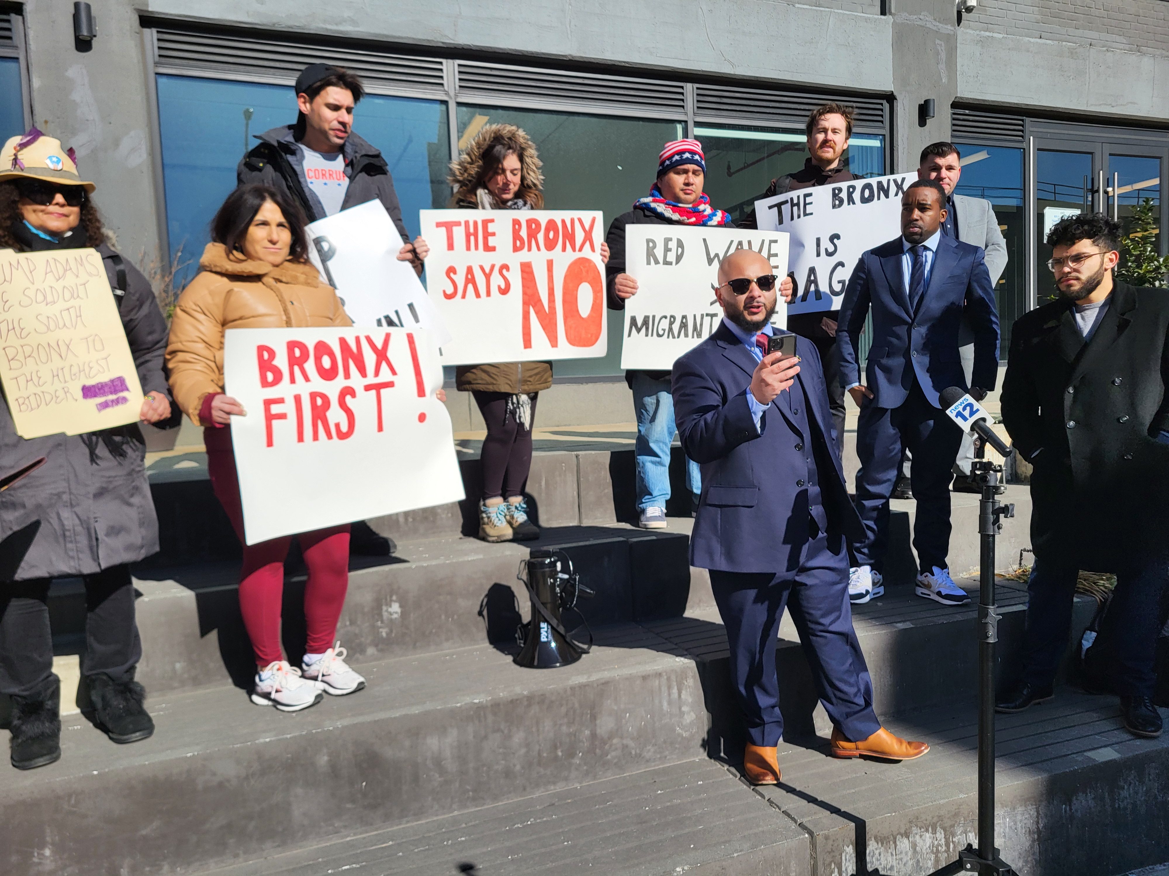 Residents hold second rally against South Bronx migrant shelter – Bronx ...