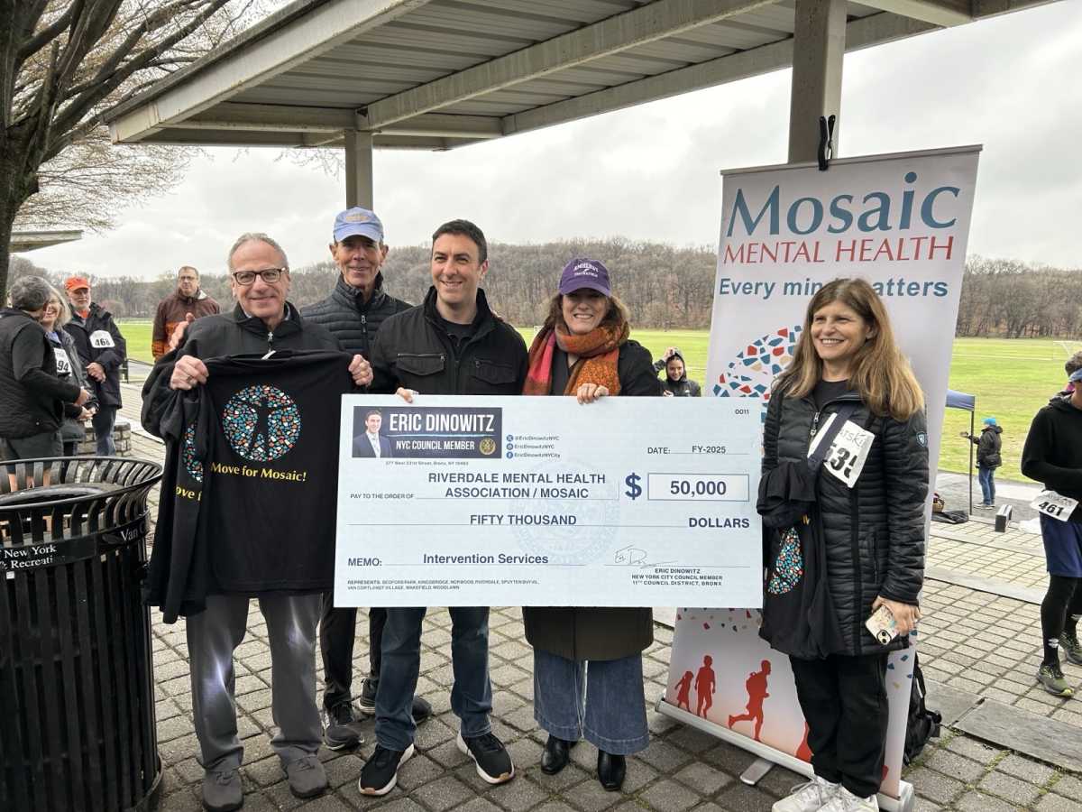 CM Dinowitz gives $50K check to Mosaic Mental Health to help with ...