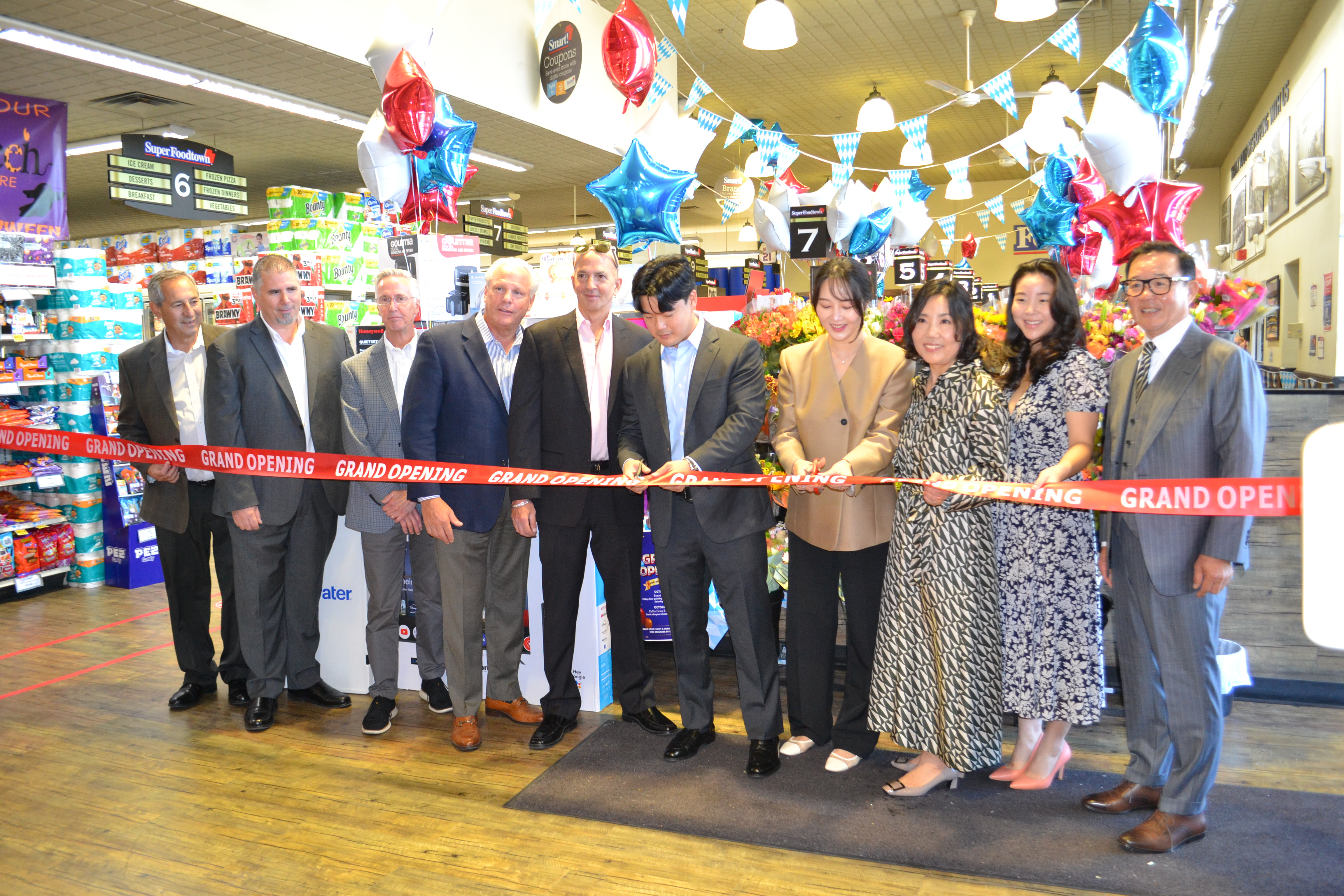 Super Foodtown reopens under second-generation ownership in Throggs ...